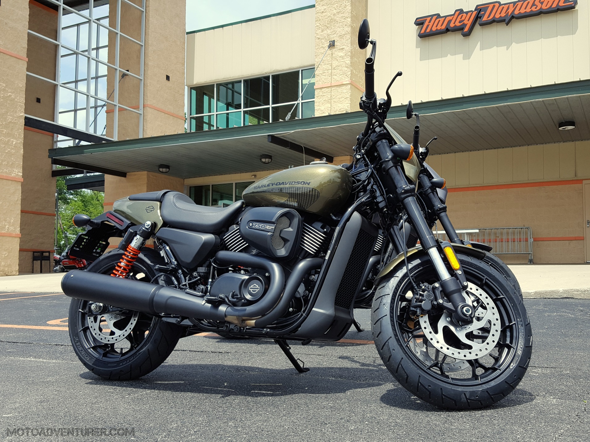 Harley Davidson Street Rod MotoADVR | Moto Adventurer